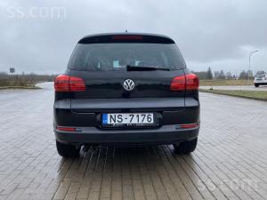 Black Volkswagen Tiguan 2016 in Talsi, with an engine capacity of 2.00 L and mileage of 219 thousand km for 25900 €, photo 4 on AUTOMOTO.COM.LV