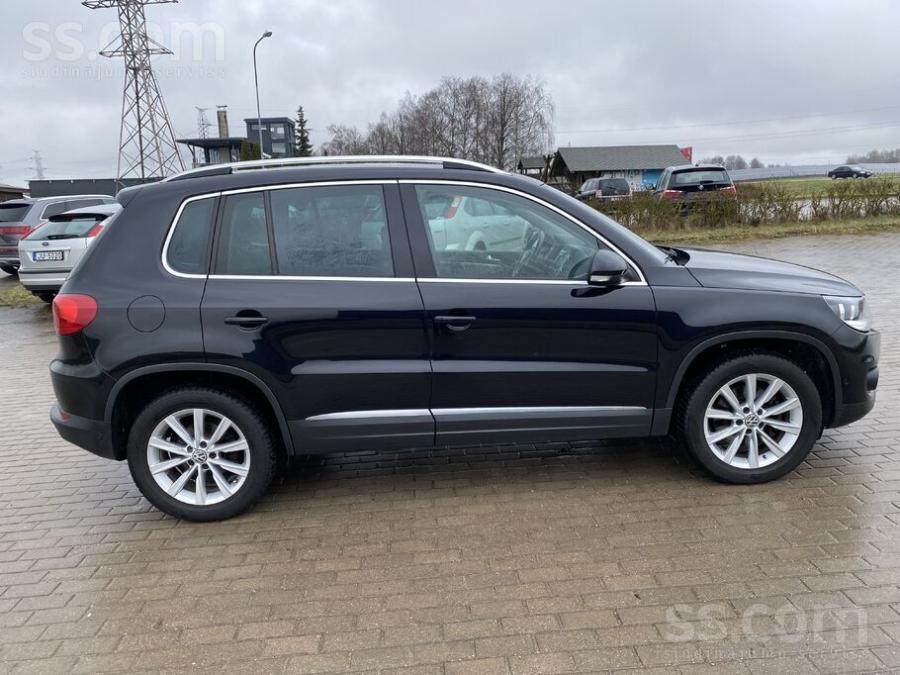 Black Volkswagen Tiguan 2016 in Talsi, with an engine capacity of 2.00 L and mileage of 219 thousand km for 25900 €, photo 6 on AUTOMOTO.COM.LV