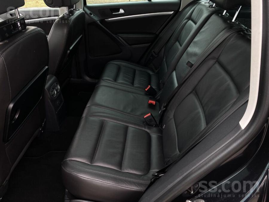 Black Volkswagen Tiguan 2016 in Talsi, with an engine capacity of 2.00 L and mileage of 219 thousand km for 25900 €, photo 18 on AUTOMOTO.COM.LV
