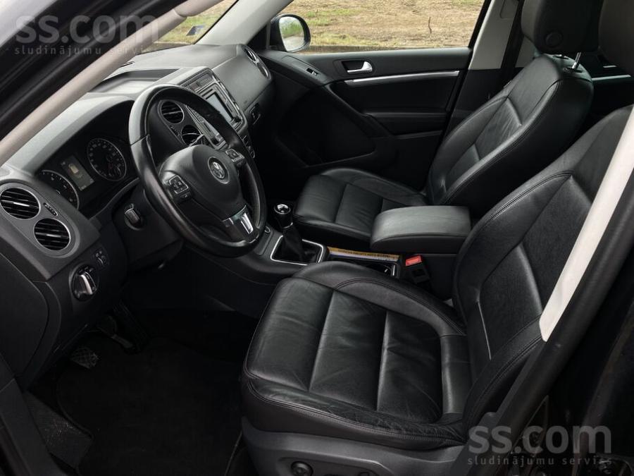 Black Volkswagen Tiguan 2016 in Talsi, with an engine capacity of 2.00 L and mileage of 219 thousand km for 25900 €, photo 19 on AUTOMOTO.COM.LV