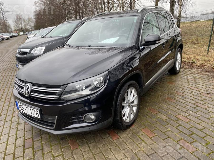 Black Volkswagen Tiguan 2016 in Talsi, with an engine capacity of 2.00 L and mileage of 219 thousand km for 25900 €, photo 25 on AUTOMOTO.COM.LV