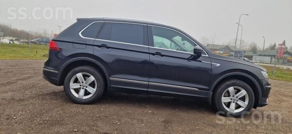 Black Volkswagen Tiguan 2016 in Daugavpils, with an engine capacity of 2.00 L and mileage of 254 thousand km for 16450 €, photo 6 on AUTOMOTO.COM.LV