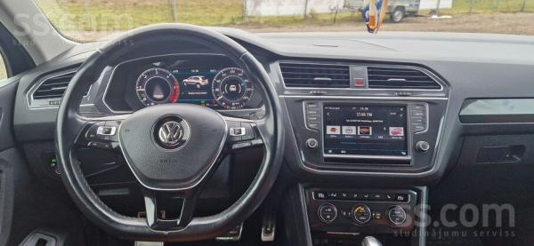 Black Volkswagen Tiguan 2016 in Daugavpils, with an engine capacity of 2.00 L and mileage of 254 thousand km for 16450 €, photo 10 on AUTOMOTO.COM.LV