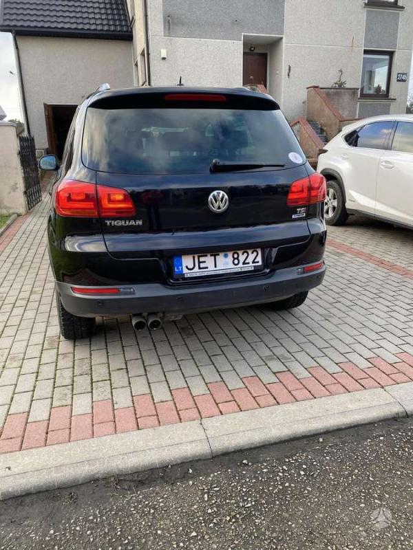 Black Volkswagen Tiguan 2016 in Klaipeda, with an engine capacity of 1.39 L and mileage of 60 thousand km for 10999 €, photo 1 on AUTOMOTO.COM.LV