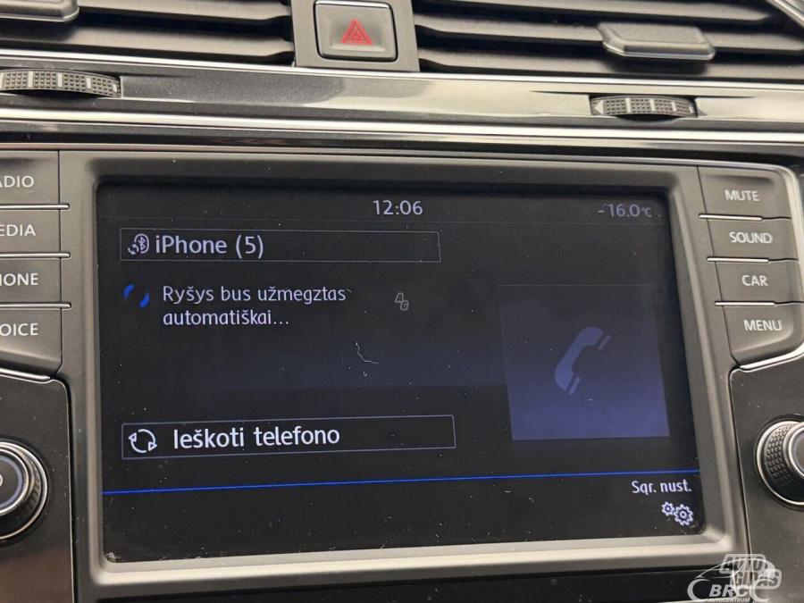 Black Volkswagen Tiguan 2016 in Avizieniai, with an engine capacity of 1.40 L and mileage of 217 thousand km for 14900 €, photo 35 on AUTOMOTO.COM.LV