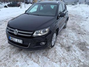 Black Volkswagen Tiguan 2016 in Kaisiadorys, with an engine capacity of 2.00 L and mileage of 284 thousand km for 10500 €, photo  on AUTOMOTO.COM.LV