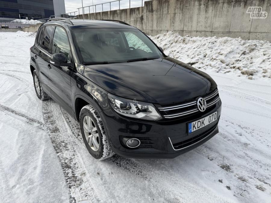 Melns Volkswagen Tiguan 2016 Viļņa, ar dzinēja tilpumu 2.00 L un nobraukumu 62 tūkst. km par 10500 €, foto 2 vietnē AUTOMOTO.COM.LV