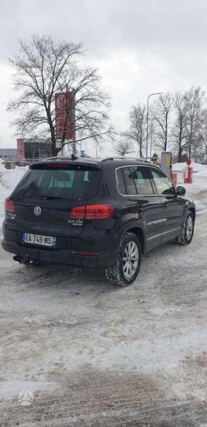 Black Volkswagen Tiguan 2016 in Taurage, with an engine capacity of 1.97 L and mileage of 253 thousand km for 7800 €, photo 5 on AUTOMOTO.COM.LV