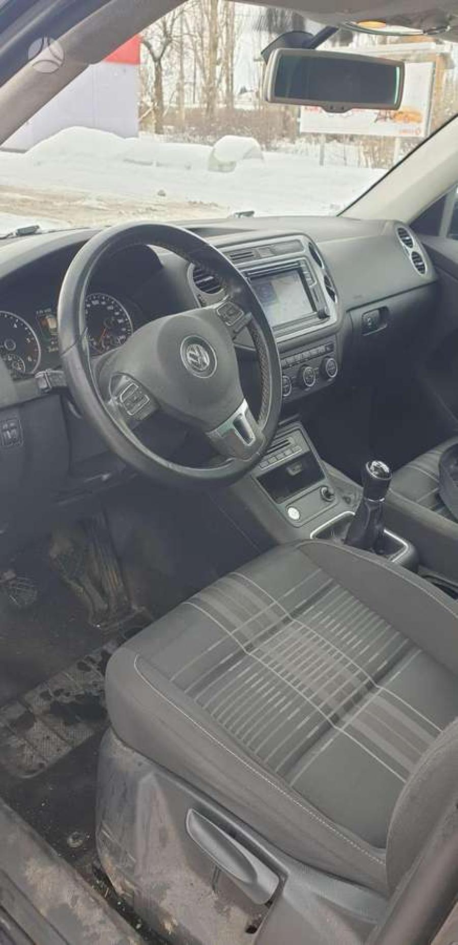 Black Volkswagen Tiguan 2016 in Taurage, with an engine capacity of 1.97 L and mileage of 253 thousand km for 7800 €, photo 12 on AUTOMOTO.COM.LV