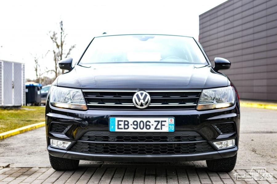 Black Volkswagen Tiguan 2016 in Kretinga, with an engine capacity of 2.00 L and mileage of 240 thousand km for 12900 €, photo 3 on AUTOMOTO.COM.LV