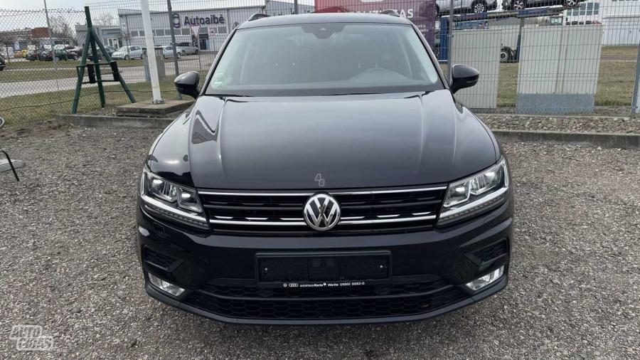 Black Volkswagen Tiguan 2016 in Marijampole, with an engine capacity of 2.00 L and mileage of 200 thousand km for 15650 €, photo 3 on AUTOMOTO.COM.LV