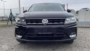 Black Volkswagen Tiguan 2016 in Marijampole, with an engine capacity of 2.00 L and mileage of 200 thousand km for 15650 €, photo 4 on AUTOMOTO.COM.LV