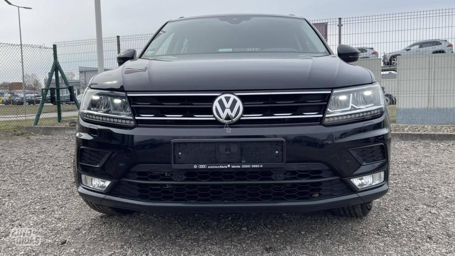 Black Volkswagen Tiguan 2016 in Marijampole, with an engine capacity of 2.00 L and mileage of 200 thousand km for 15650 €, photo 4 on AUTOMOTO.COM.LV