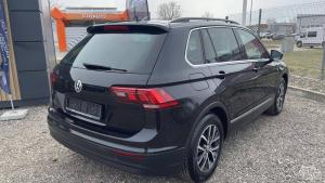 Black Volkswagen Tiguan 2016 in Marijampole, with an engine capacity of 2.00 L and mileage of 200 thousand km for 15650 €, photo 7 on AUTOMOTO.COM.LV