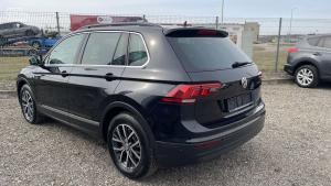 Black Volkswagen Tiguan 2016 in Marijampole, with an engine capacity of 2.00 L and mileage of 200 thousand km for 15650 €, photo 9 on AUTOMOTO.COM.LV