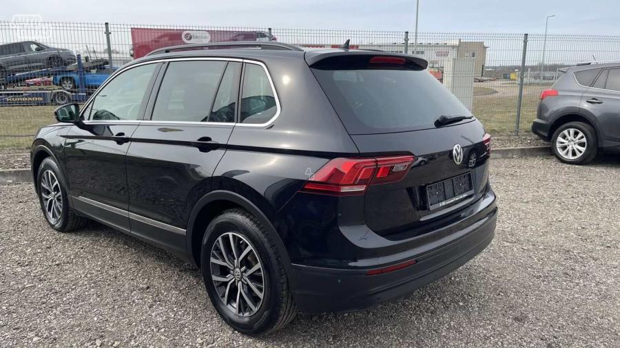 Black Volkswagen Tiguan 2016 in Marijampole, with an engine capacity of 2.00 L and mileage of 200 thousand km for 15650 €, photo 9 on AUTOMOTO.COM.LV