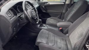 Black Volkswagen Tiguan 2016 in Marijampole, with an engine capacity of 2.00 L and mileage of 200 thousand km for 15650 €, photo 11 on AUTOMOTO.COM.LV