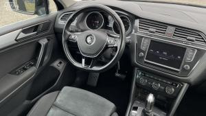 Black Volkswagen Tiguan 2016 in Marijampole, with an engine capacity of 2.00 L and mileage of 200 thousand km for 15650 €, photo 17 on AUTOMOTO.COM.LV