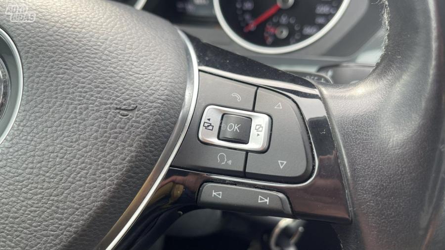 Black Volkswagen Tiguan 2016 in Marijampole, with an engine capacity of 2.00 L and mileage of 200 thousand km for 15650 €, photo 29 on AUTOMOTO.COM.LV