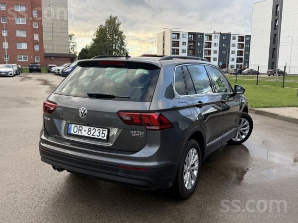 Melns Volkswagen Tiguan 2016 Jelgava, ar dzinēja tilpumu 2.00 L un nobraukumu 0 tūkst. km par 15500 €, foto 5 vietnē AUTOMOTO.COM.LV