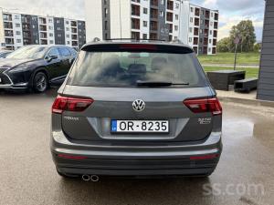 Melns Volkswagen Tiguan 2016 Jelgava, ar dzinēja tilpumu 2.00 L un nobraukumu 0 tūkst. km par 15500 €, foto 7 vietnē AUTOMOTO.COM.LV