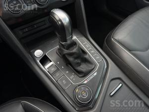 Melns Volkswagen Tiguan 2016 Jelgava, ar dzinēja tilpumu 2.00 L un nobraukumu 0 tūkst. km par 15500 €, foto 18 vietnē AUTOMOTO.COM.LV