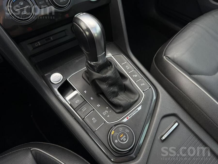 Melns Volkswagen Tiguan 2016 Jelgava, ar dzinēja tilpumu 2.00 L un nobraukumu 0 tūkst. km par 15500 €, foto 18 vietnē AUTOMOTO.COM.LV