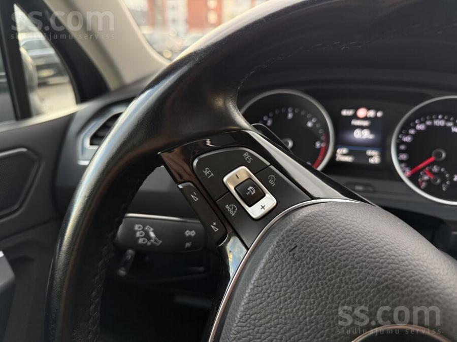 Melns Volkswagen Tiguan 2016 Jelgava, ar dzinēja tilpumu 2.00 L un nobraukumu 0 tūkst. km par 15500 €, foto 22 vietnē AUTOMOTO.COM.LV