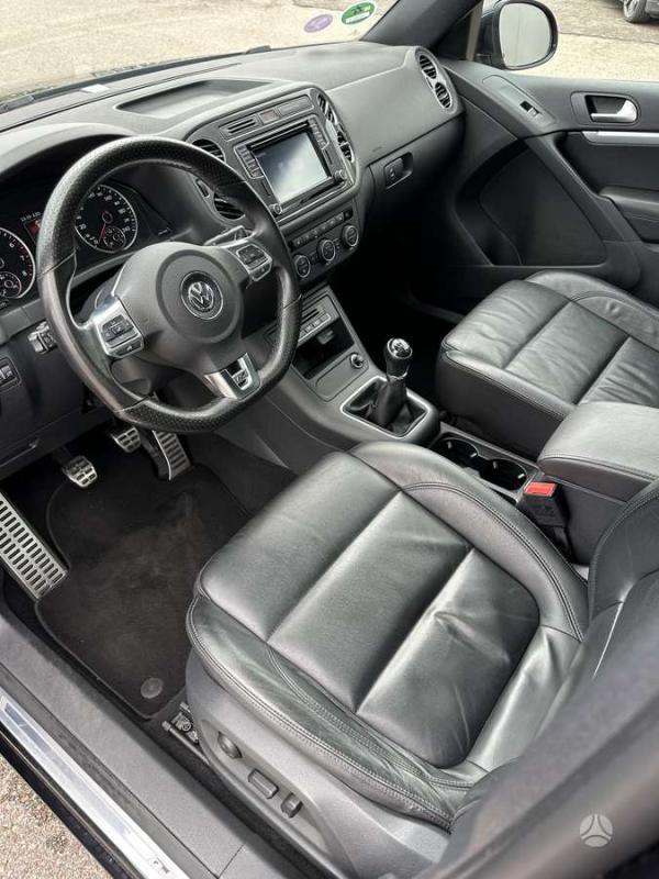 Black Volkswagen Tiguan 2016 in Marijampole, with an engine capacity of 1.39 L and mileage of 248 thousand km for 9550 €, photo 8 on AUTOMOTO.COM.LV