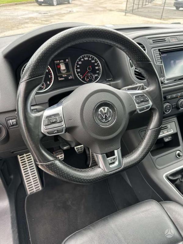 Black Volkswagen Tiguan 2016 in Marijampole, with an engine capacity of 1.39 L and mileage of 248 thousand km for 9550 €, photo 10 on AUTOMOTO.COM.LV