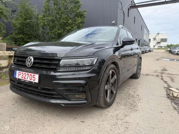 Melns Volkswagen Tiguan 2016 Panevēža, ar dzinēja tilpumu 1.97 L un nobraukumu 274 tūkst. km par 15999 €, foto 4 vietnē AUTOMOTO.COM.LV