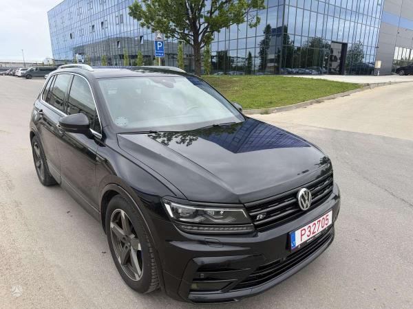 Black Volkswagen Tiguan 2016 in Panevezys, with an engine capacity of 1.97 L and mileage of 274 thousand km for 15999 €, photo 3 on AUTOMOTO.COM.LV