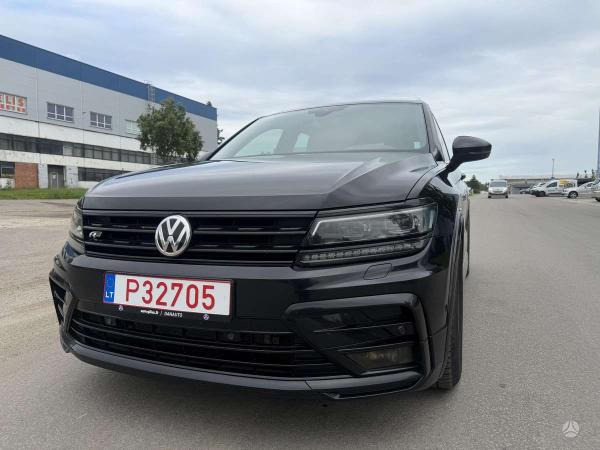 Black Volkswagen Tiguan 2016 in Panevezys, with an engine capacity of 1.97 L and mileage of 274 thousand km for 15999 €, photo 6 on AUTOMOTO.COM.LV