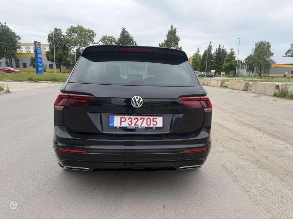 Black Volkswagen Tiguan 2016 in Panevezys, with an engine capacity of 1.97 L and mileage of 274 thousand km for 15999 €, photo 10 on AUTOMOTO.COM.LV