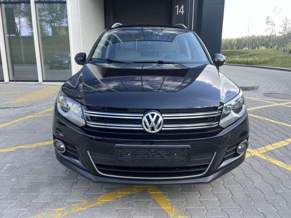 Black Volkswagen Tiguan 2016 in Vilnius, with an engine capacity of 1.97 L and mileage of 220 thousand km for 10700 €, photo 2 on AUTOMOTO.COM.LV