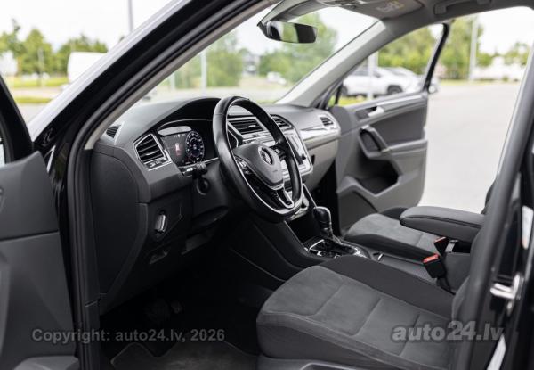 Melns Volkswagen Tiguan 2016 Tallina, ar dzinēja tilpumu 2.00 L un nobraukumu 193 tūkst. km par 14890 €, foto 10 vietnē AUTOMOTO.COM.LV