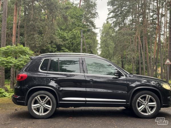 Black Volkswagen Tiguan 2016 in Vilnius, with an engine capacity of 2.00 L and mileage of 283 thousand km for 9900 €, photo 5 on AUTOMOTO.COM.LV