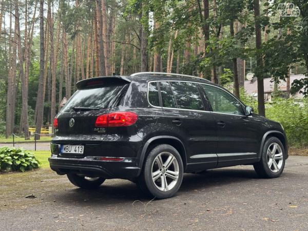 Black Volkswagen Tiguan 2016 in Vilnius, with an engine capacity of 2.00 L and mileage of 283 thousand km for 9900 €, photo 4 on AUTOMOTO.COM.LV