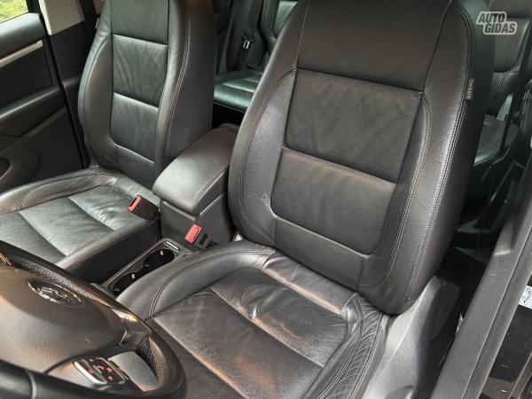 Black Volkswagen Tiguan 2016 in Vilnius, with an engine capacity of 2.00 L and mileage of 283 thousand km for 9900 €, photo 9 on AUTOMOTO.COM.LV