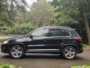 Black Volkswagen Tiguan 2016 in Vilnius, with an engine capacity of 1.97 L and mileage of 285 thousand km for 9500 €, photo 6 on AUTOMOTO.COM.LV