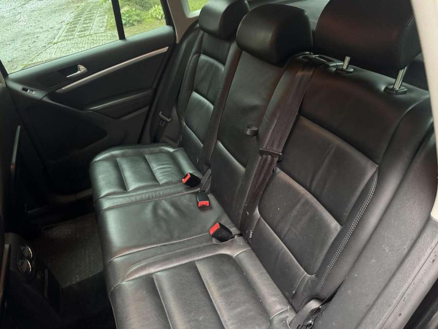 Black Volkswagen Tiguan 2016 in Vilnius, with an engine capacity of 1.97 L and mileage of 285 thousand km for 9500 €, photo 9 on AUTOMOTO.COM.LV