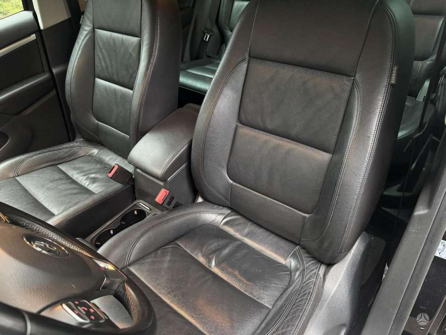 Black Volkswagen Tiguan 2016 in Vilnius, with an engine capacity of 1.97 L and mileage of 285 thousand km for 9500 €, photo 10 on AUTOMOTO.COM.LV