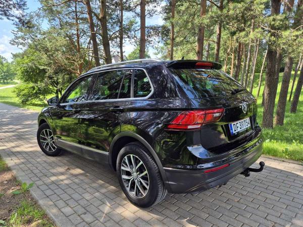 Black Volkswagen Tiguan 2016 in Utena, with an engine capacity of 1.97 L and mileage of 284 thousand km for 14990 €, photo 3 on AUTOMOTO.COM.LV