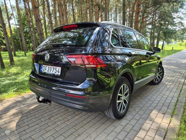 Black Volkswagen Tiguan 2016 in Utena, with an engine capacity of 1.97 L and mileage of 284 thousand km for 14990 €, photo 4 on AUTOMOTO.COM.LV