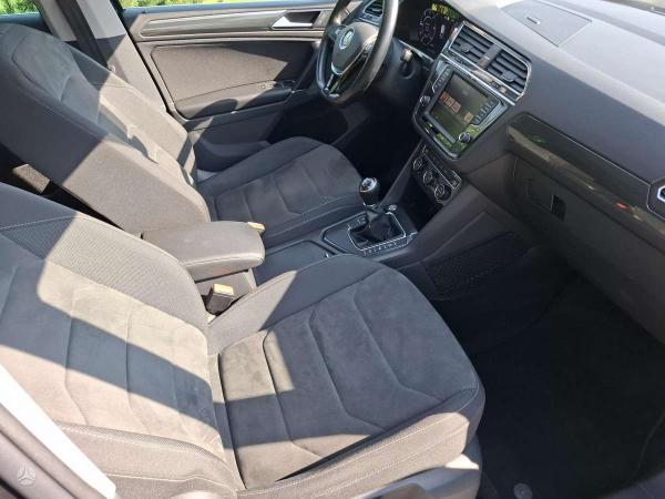 Black Volkswagen Tiguan 2016 in Kaunas, with an engine capacity of 1.97 L and mileage of 198 thousand km for 13500 €, photo 7 on AUTOMOTO.COM.LV
