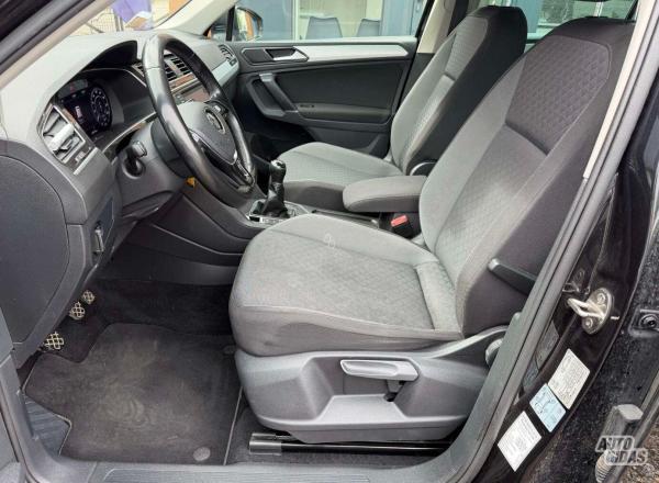 Volkswagen Tiguan 2016 Kauņa vietnē Melns Volkswagen Tiguan 2016 Kauņa, ar dzinēja tilpumu 2.00 L un nobraukumu 236 tūkst. km par 13950 €, foto 11 vietnē AUTOMOTO.COM.LV