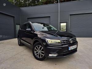 Black Volkswagen Tiguan 2016 in Utena, with an engine capacity of 1.97 L and mileage of 284 thousand km for 12990 €, photo 3 on AUTOMOTO.COM.LV