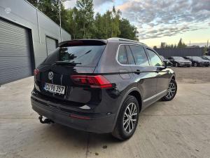 Black Volkswagen Tiguan 2016 in Utena, with an engine capacity of 1.97 L and mileage of 284 thousand km for 12990 €, photo 5 on AUTOMOTO.COM.LV