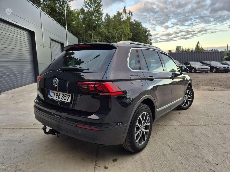 Black Volkswagen Tiguan 2016 in Utena, with an engine capacity of 1.97 L and mileage of 284 thousand km for 12990 €, photo 5 on AUTOMOTO.COM.LV