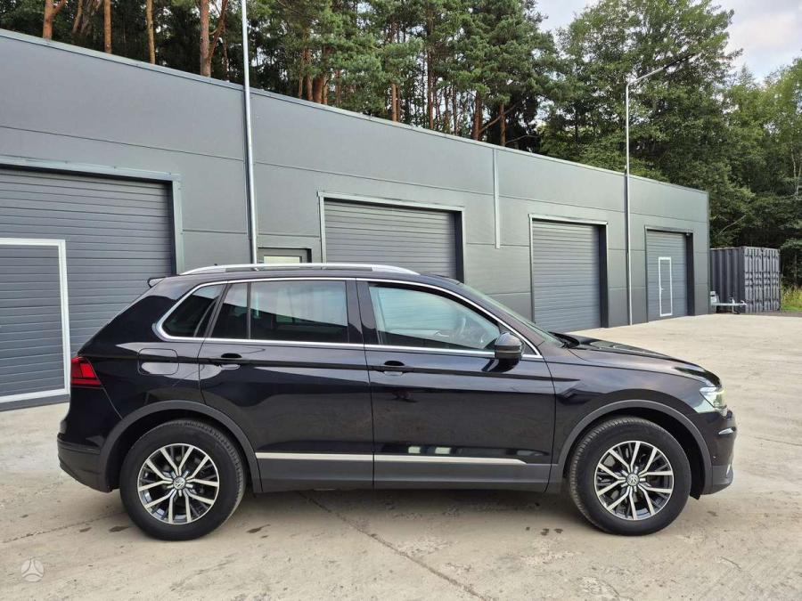 Black Volkswagen Tiguan 2016 in Utena, with an engine capacity of 1.97 L and mileage of 284 thousand km for 12990 €, photo 7 on AUTOMOTO.COM.LV